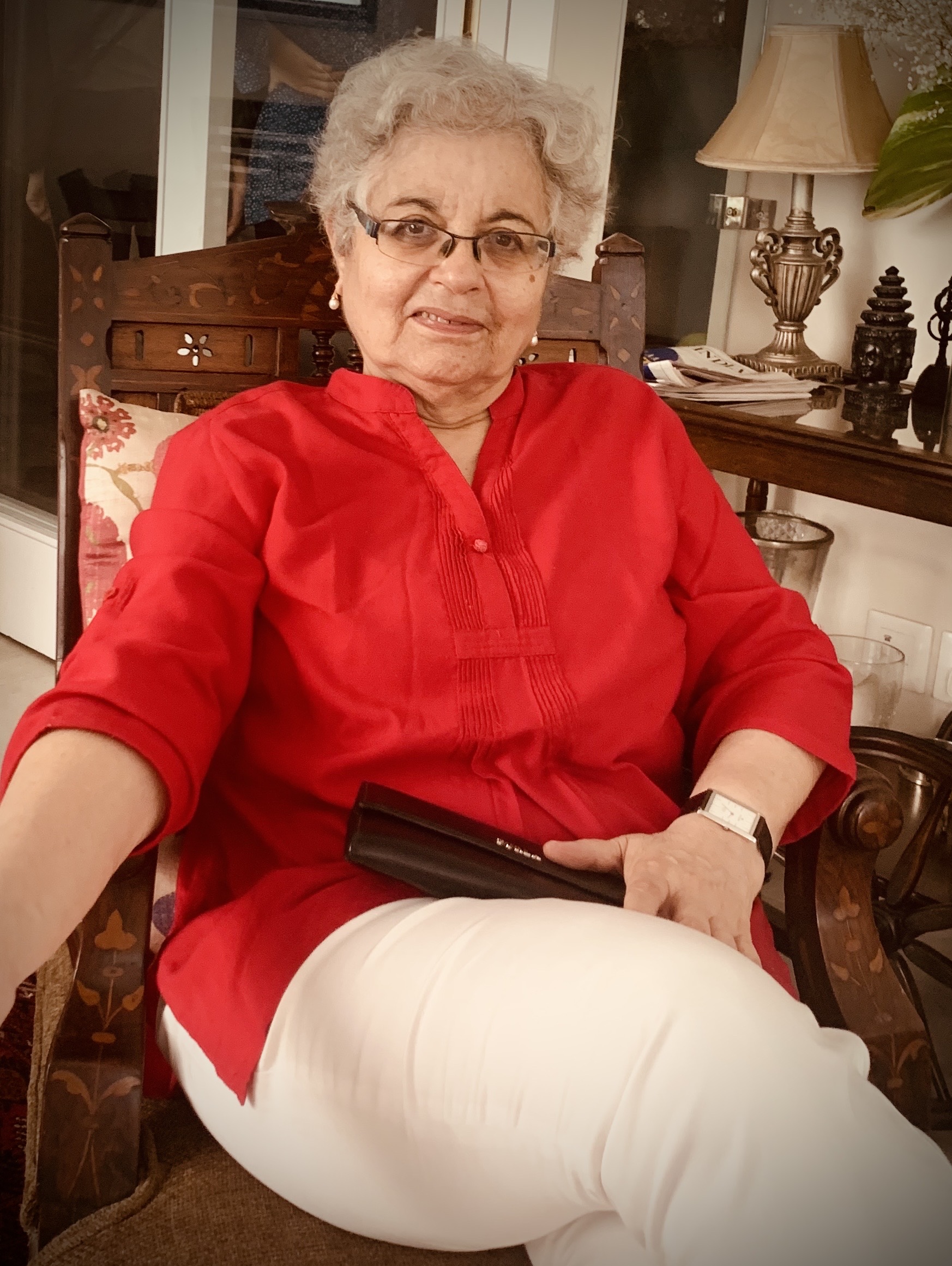 An Intimate History of the Parsis - Coomi Kapoor - Zoroastrians.net